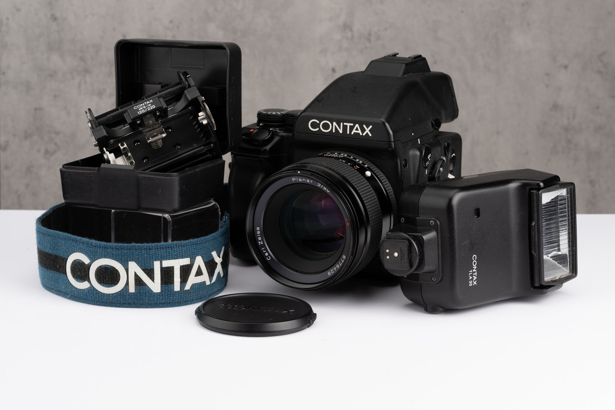 Used Contax 645 & Carl Zeiss Planar 80mm f/2 Kit